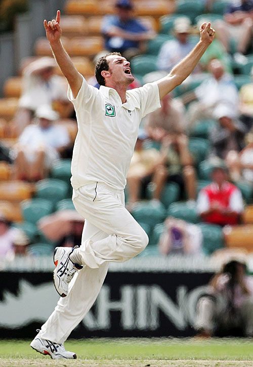 Kyle Mills is ecstatic after bowling Ian Bell | ESPNcricinfo.com