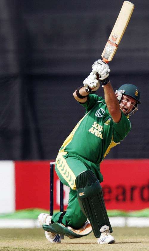 Graeme Smith targets the straight boundary | ESPNcricinfo.com