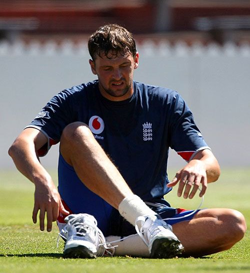 Steve Harmison laces his boots | ESPNcricinfo.com