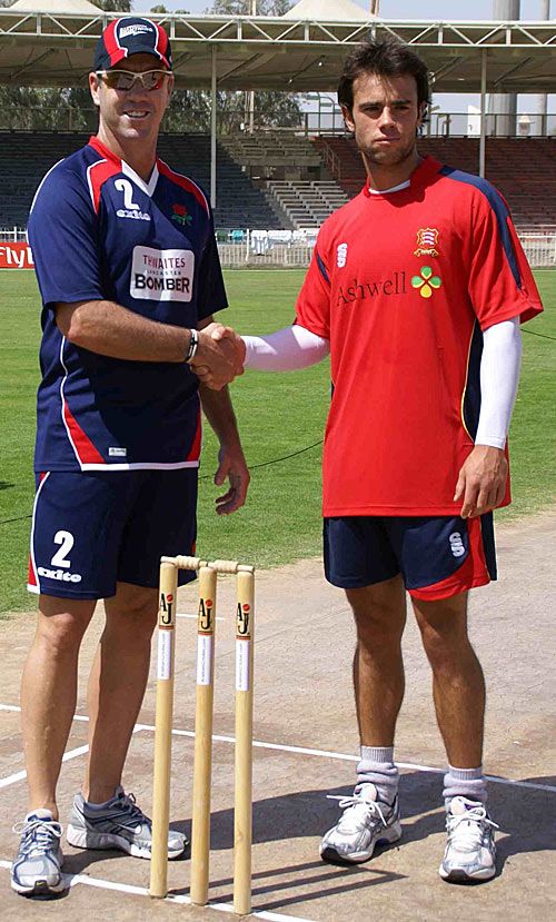 Stuart Law and Mark Pettini shake hands at the toss | ESPNcricinfo.com