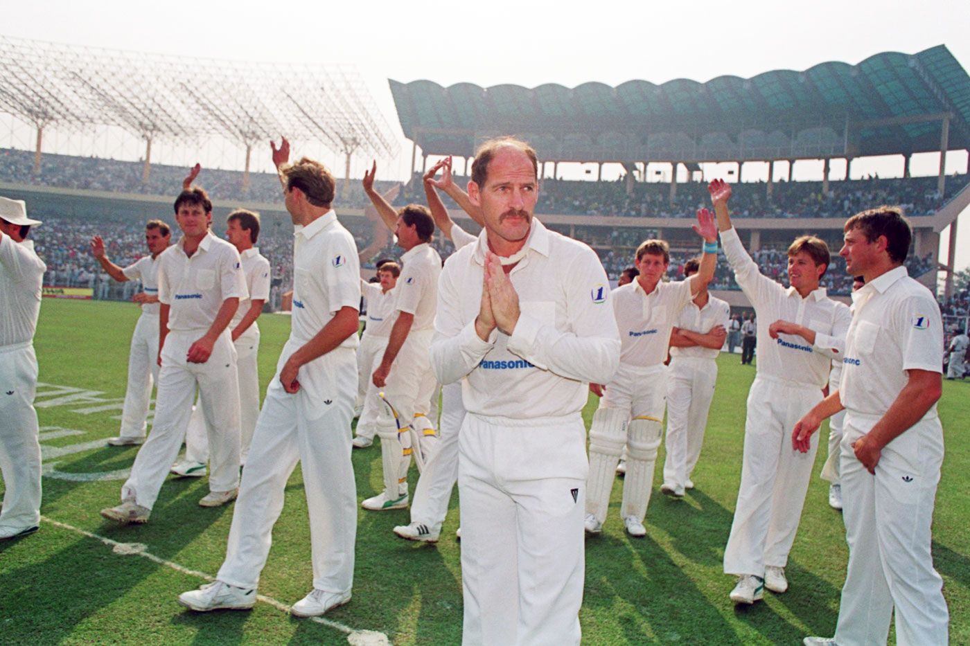 South Africa acknowledge the crowd on their return to international ...