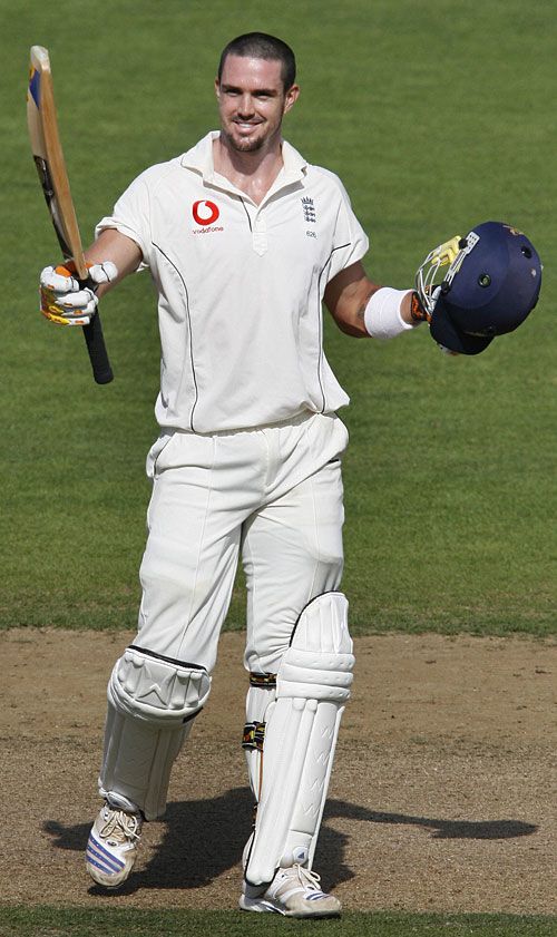 Kevin Pietersen with an unusual low-key celebration for his 11th Test ...