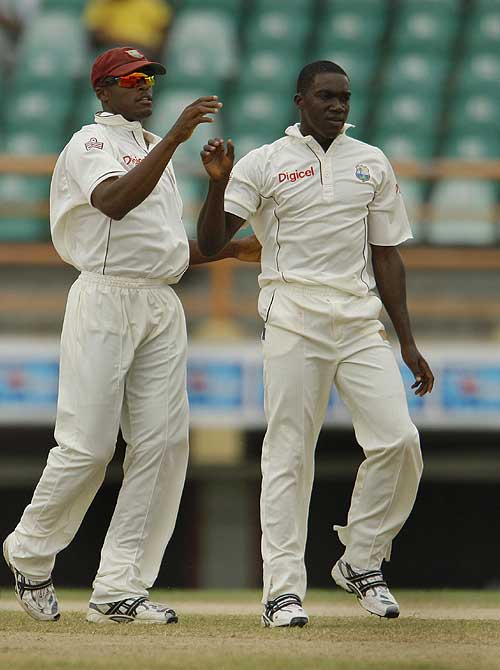 Jerome Taylor was the only wicket-taker during the first session ...
