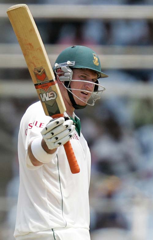 Graeme Smith made full use of good batting conditions, bringing up his ...