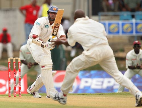 Michael Vandort defends back to the bowler | ESPNcricinfo.com