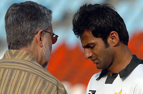 Nasim Ashraf talks to Shoaib Malik | ESPNcricinfo.com
