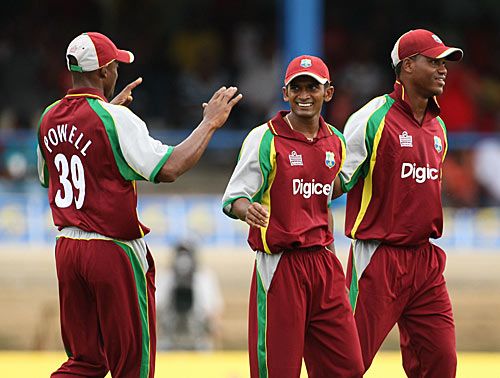 Daren Powell congratulates Sewnarine Chattergoon on his sharp catch at ...