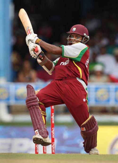 Shivnarine Chanderpaul pulls on the way to his half-century ...