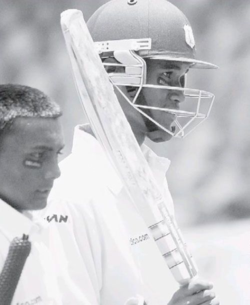 Kraigg Brathwaite returns to the pavilion after his unbeaten 122 ...