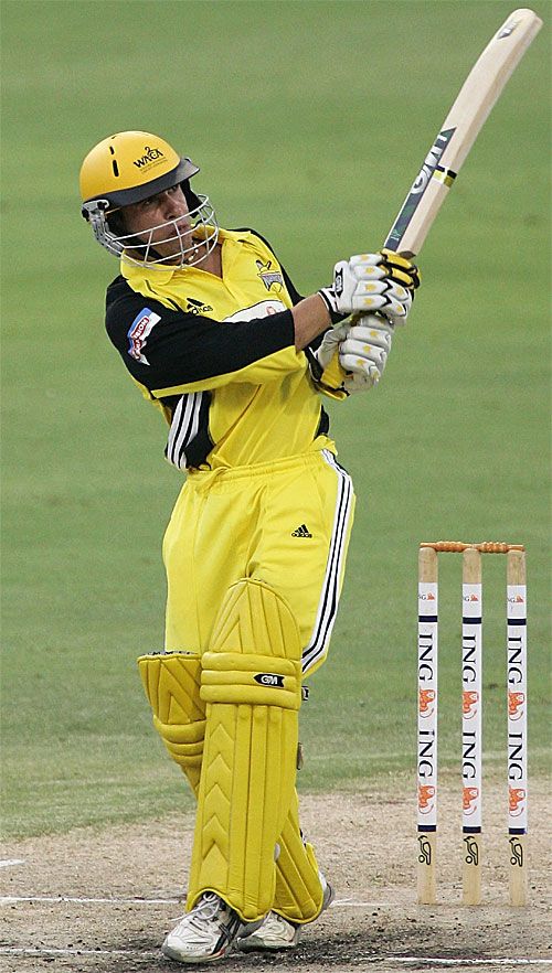 Liam Davis in action | ESPNcricinfo.com