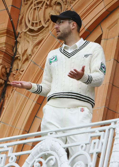 Daniel Vettori checks for rain on the third morning | ESPNcricinfo.com
