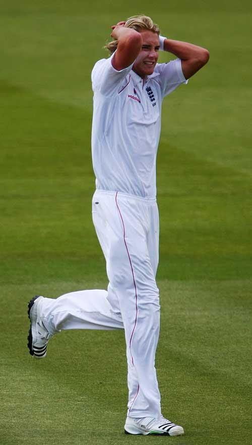 Stuart Broad watches as Jamie How is dropped at slip | ESPNcricinfo.com