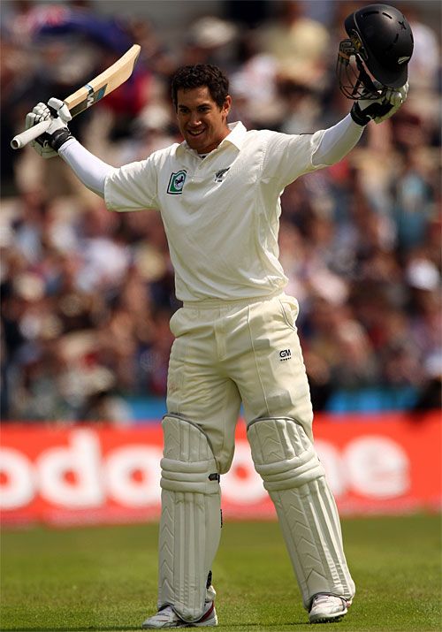 Ross Taylor takes the well-deserved applause for his century ...