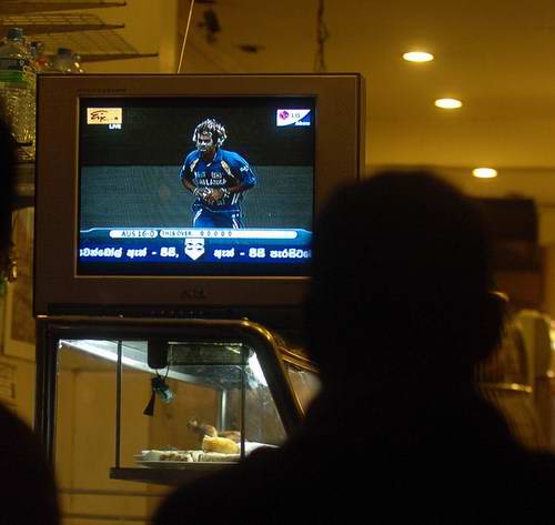Sri Lankan fans watch the World Cup final on television, 28 April 2007 ...