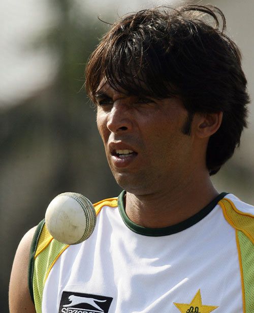 Mohammad Asif prepares to bowl | ESPNcricinfo.com