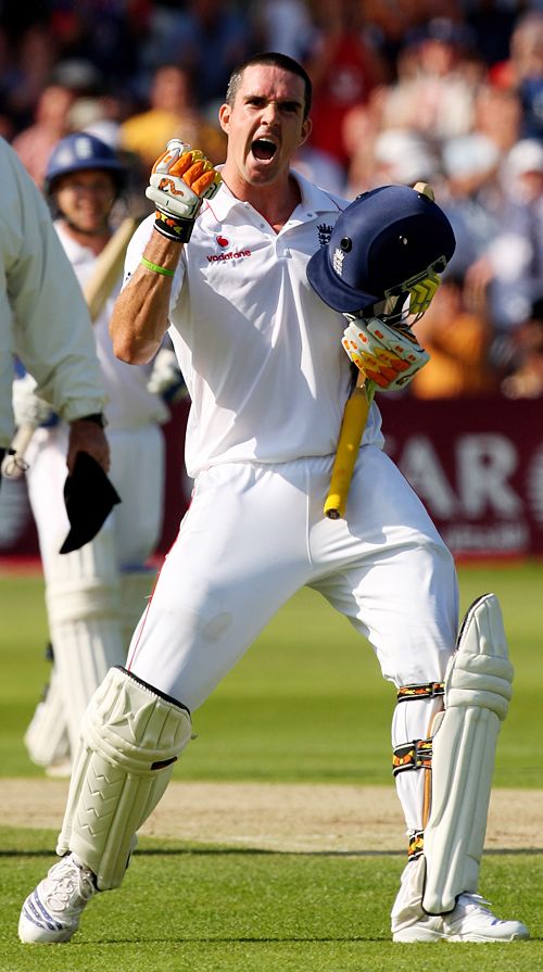 Kevin Pietersen celebrates his century | ESPNcricinfo.com
