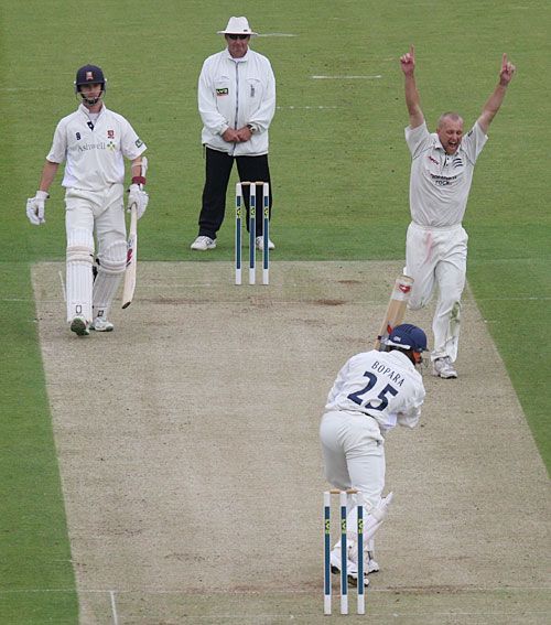 Gareth Berg celebrates as Ravi Bopara gets a thin edge | ESPNcricinfo.com