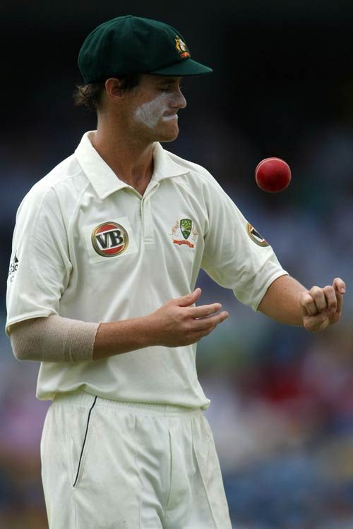 Beau Casson warms up his spinning fingers | ESPNcricinfo.com
