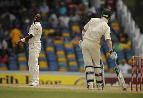 Michael Clarke gets a wry stare from Dwayne Bravo | ESPNcricinfo.com