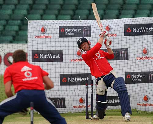 Paul Collingwood launches one out of the nets | ESPNcricinfo.com