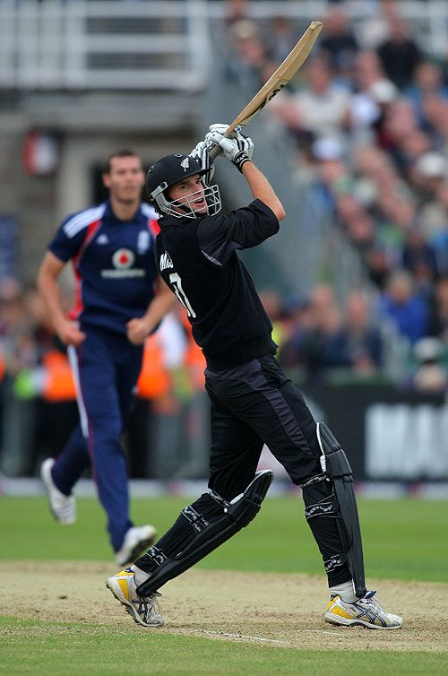 Kyle Mills slams a much-needed boundary | ESPNcricinfo.com