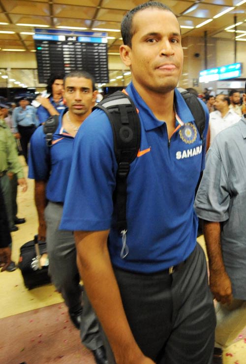 Yusuf Pathan at the Jinnah international airport in Karachi ...