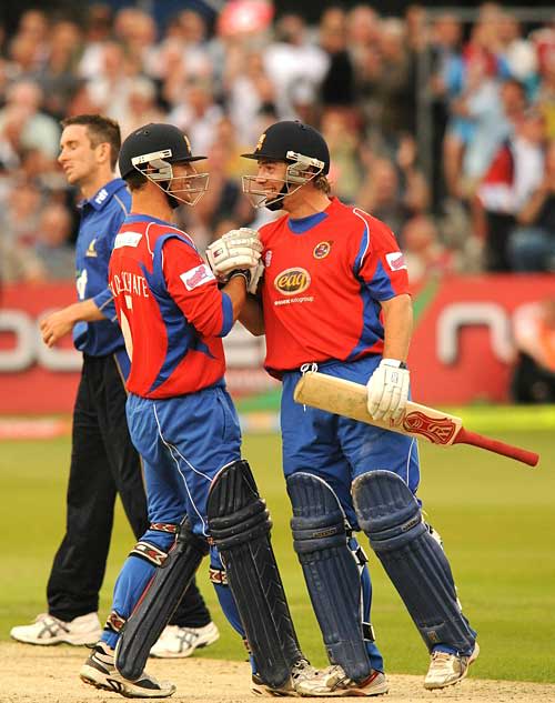 Graham Napier celebrates passing 150 | ESPNcricinfo.com