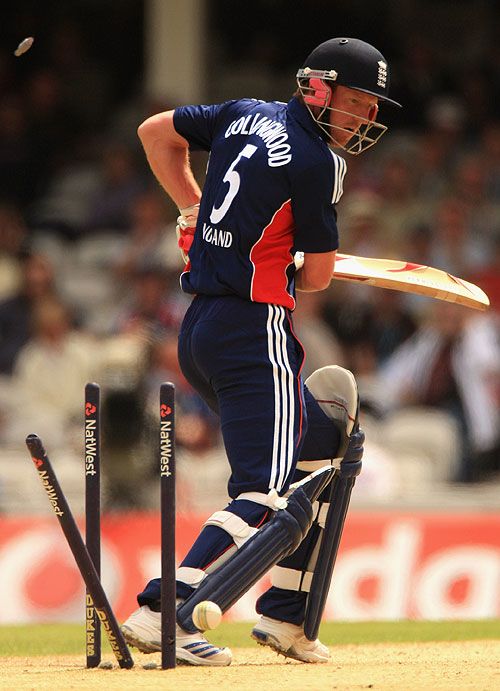 Paul Collingwood inside-edges Tim Southee onto his middle stump ...