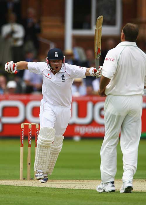 Ian Bell sets off for the runs that brought him his century ...