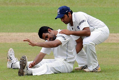 Rohit Sharma helps Zaheer Khan stretch | ESPNcricinfo.com