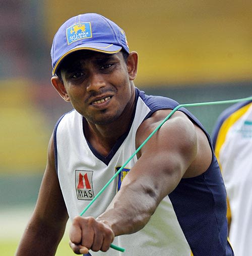 Thilan Thushara warms up | ESPNcricinfo.com