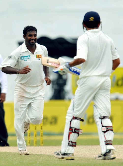 Round the wicket works for Murali | ESPNcricinfo
