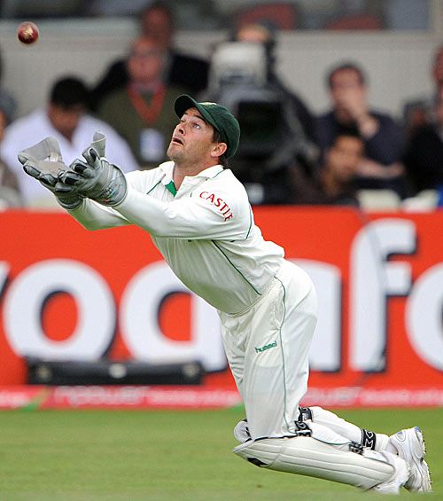 Mark Boucher takes a brilliant diving catch to dismiss Alastair Cook ...