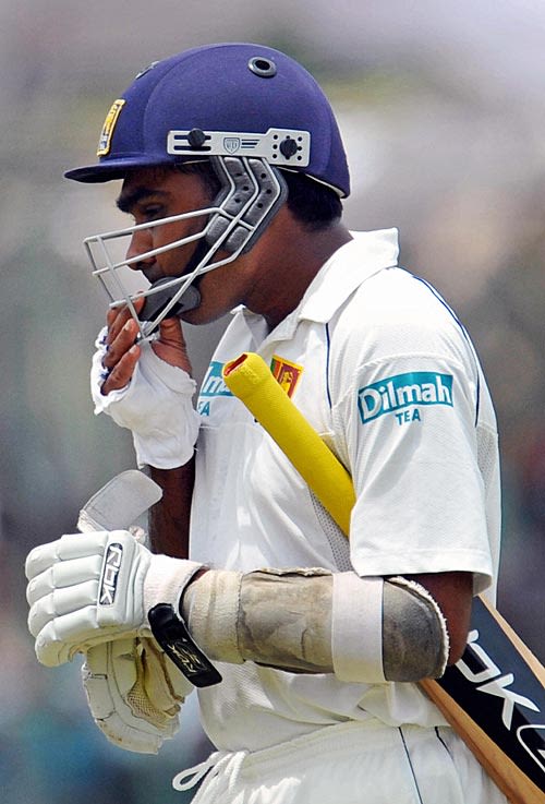 Mahela Jayawardene walks back to the pavilion | ESPNcricinfo.com