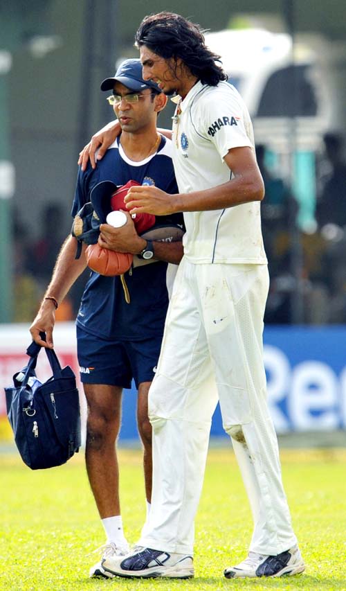 An injury forced Ishant Sharma to limp off the field | ESPNcricinfo.com