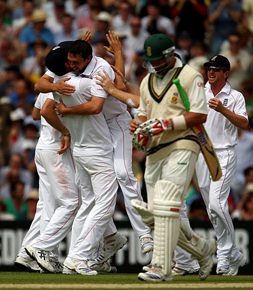 Steve Harmison celebrates; Jacques Kallis trudges | ESPNcricinfo.com