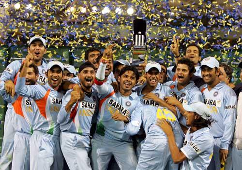 An elated Indian team holds aloft the trophy | ESPNcricinfo.com