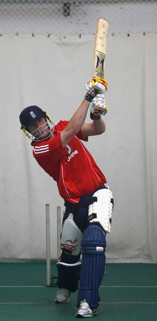 Andrew Flintoff gets into the groove during indoor training ...