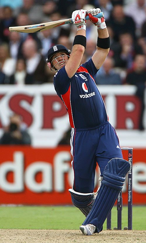 Matt Prior lofts over the top | ESPNcricinfo.com