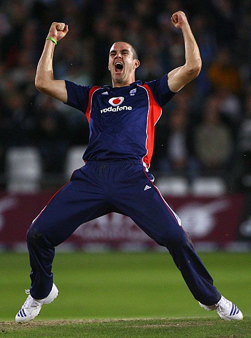 An elegant and subdued celebration from Kevin Pietersen | ESPNcricinfo.com