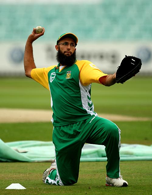 Hashim Amla takes aim at the stumps | ESPNcricinfo.com