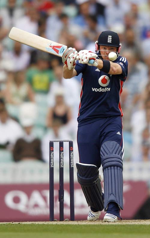 Ian Bell climbs into another pull | ESPNcricinfo.com