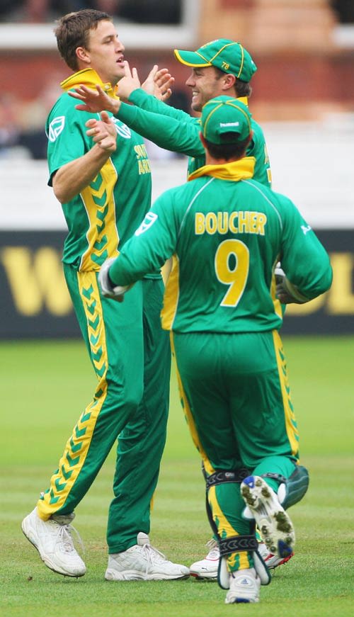 Mark Boucher celebrates Ian Bell's wicket with Morne Morkel ...