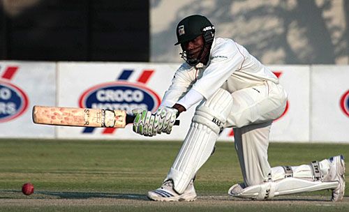 Timycen Maruma sweeps during his half-century | ESPNcricinfo.com