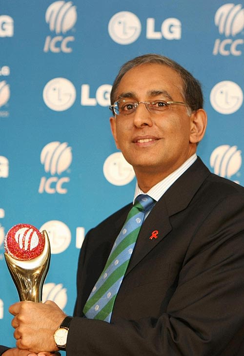 ICC chief executive Haroon Lorgat poses with the LG ICC Awards 2008 ...