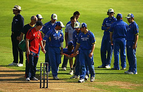 Graham Napier is stretchered off the field | ESPNcricinfo.com