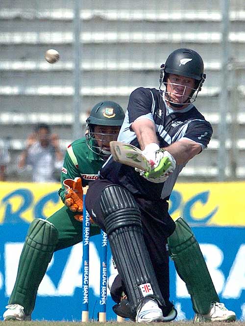 Jacob Oram slammed four sixes in his unbeaten 75 | ESPNcricinfo.com