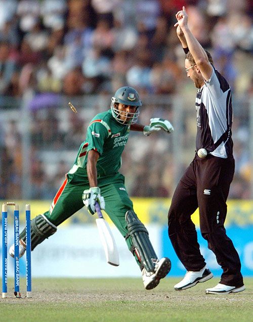 Shahadat Hossain is run out for a duck | ESPNcricinfo.com