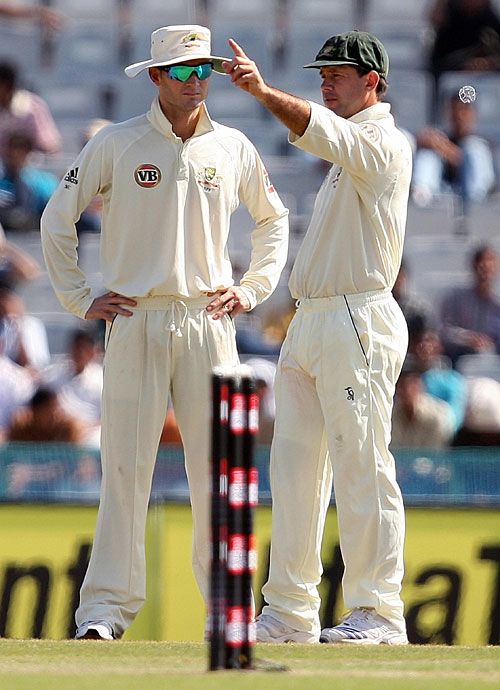 Michael Clarke and Ricky Ponting discuss field placements | ESPNcricinfo.com