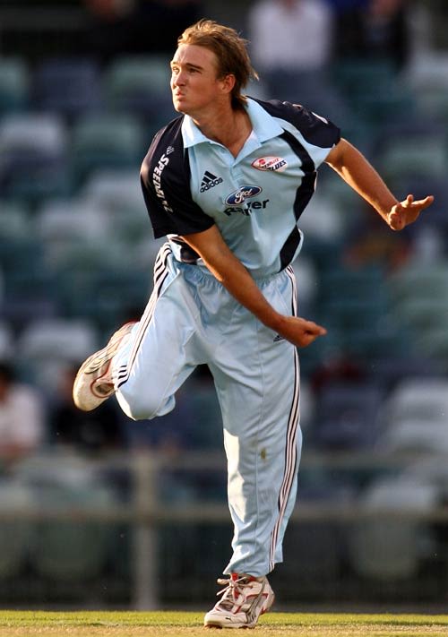 Nathan Hauritz in his delivery stride | ESPNcricinfo.com
